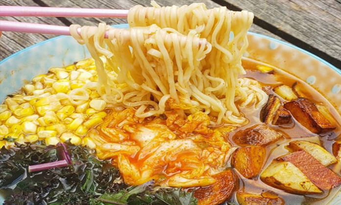 Loaded Ramen Noodle Bowl | Veggums